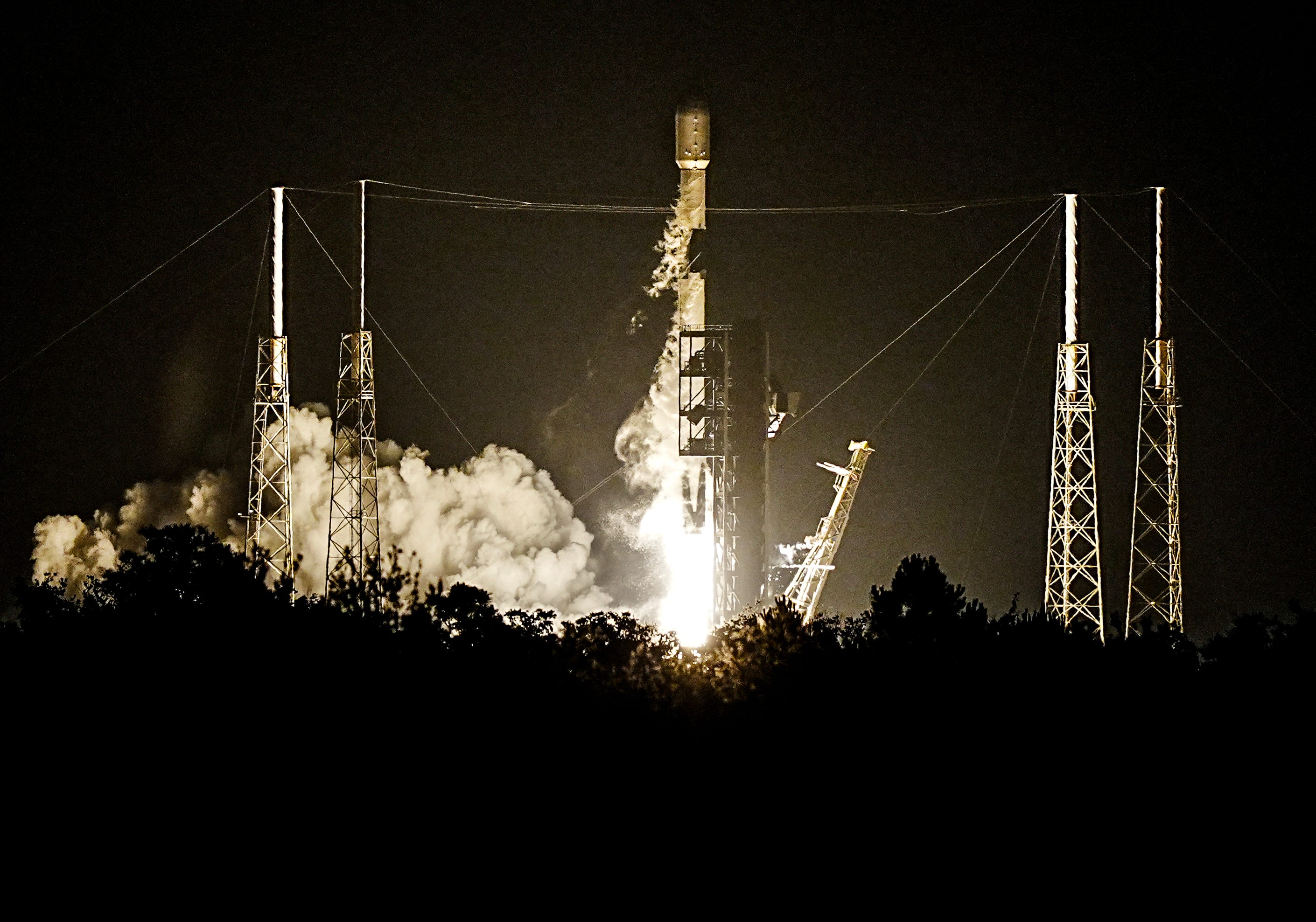 SpaceX launches new Falcon 9 rocket Tuesday night from Cape Canaveral