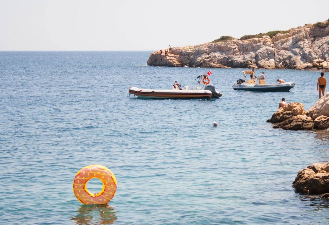 ΛΑΕ ΟΠΕΚΑ: «Φθηνές» διακοπές, υποτροφίες, δωρεάν βιβλία και εισιτήρια ...