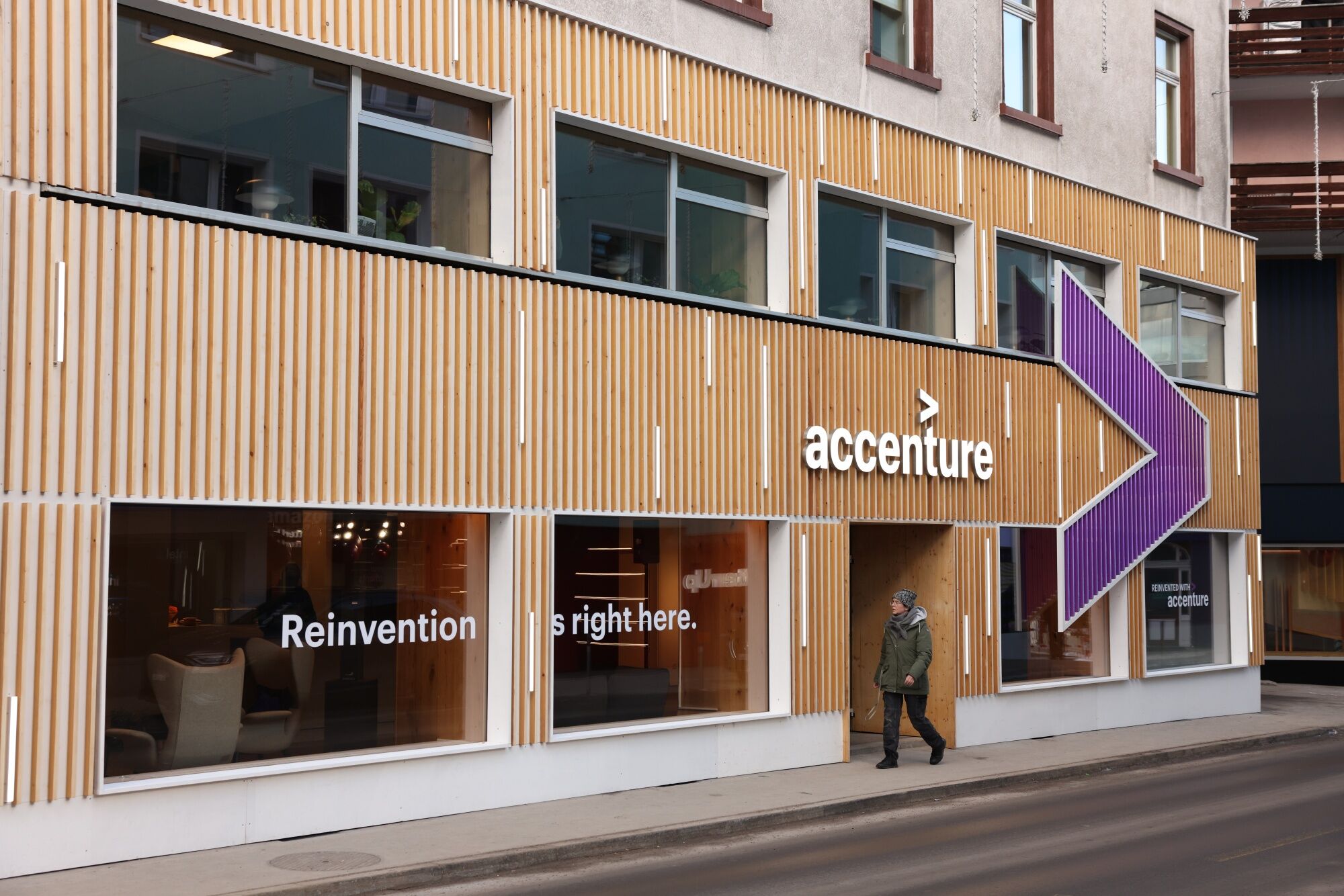 Accenture to Promote 50,000 Staff After Six-Month Delay