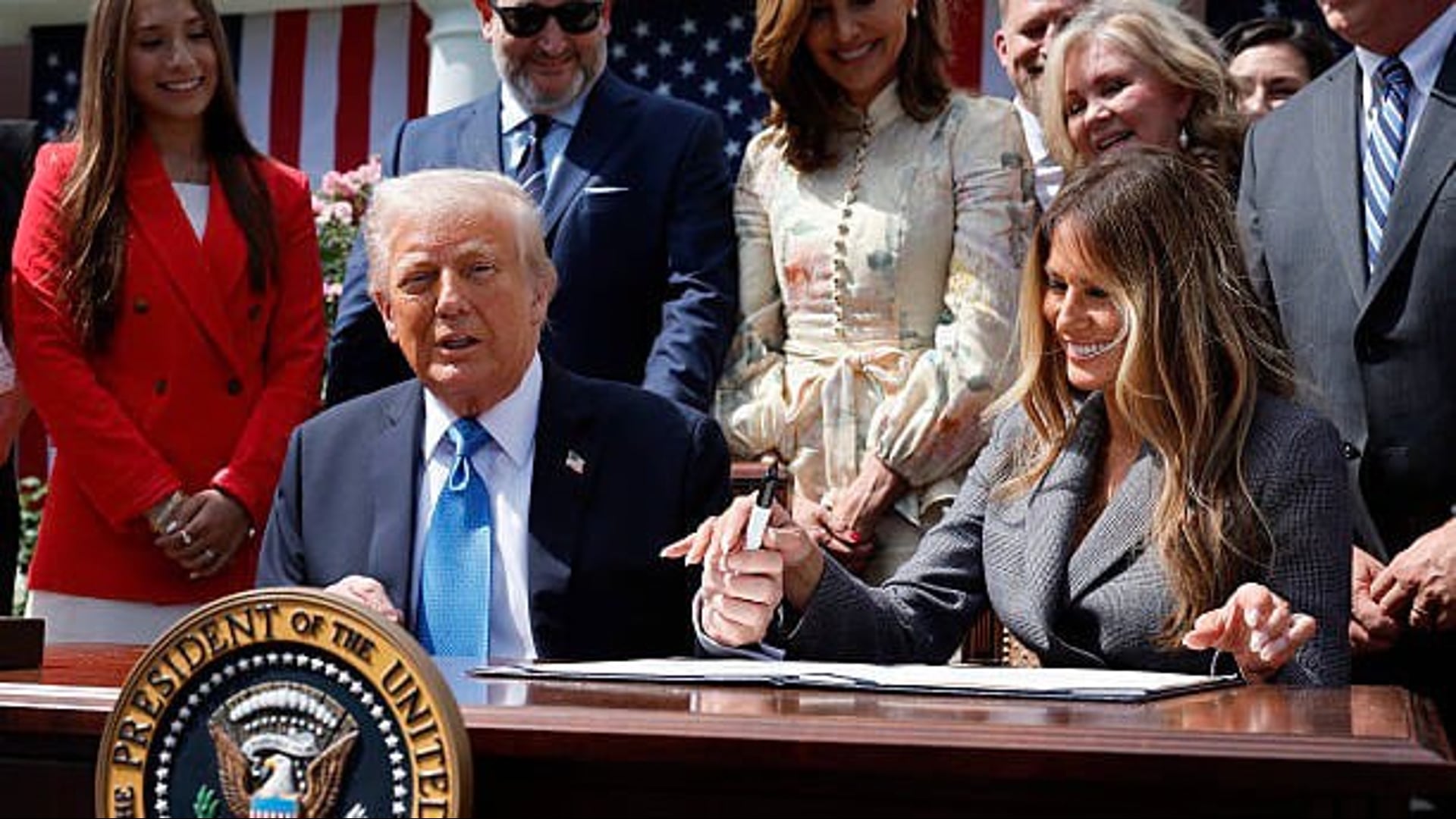 Trump Signe Une Loi Réprimant Les Images Deepfake Non Consensuelles