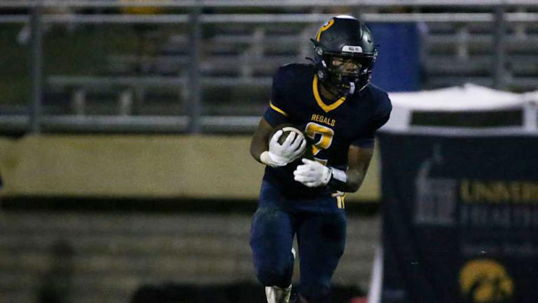 Top Iowa high school football prospect receives offer from Miami