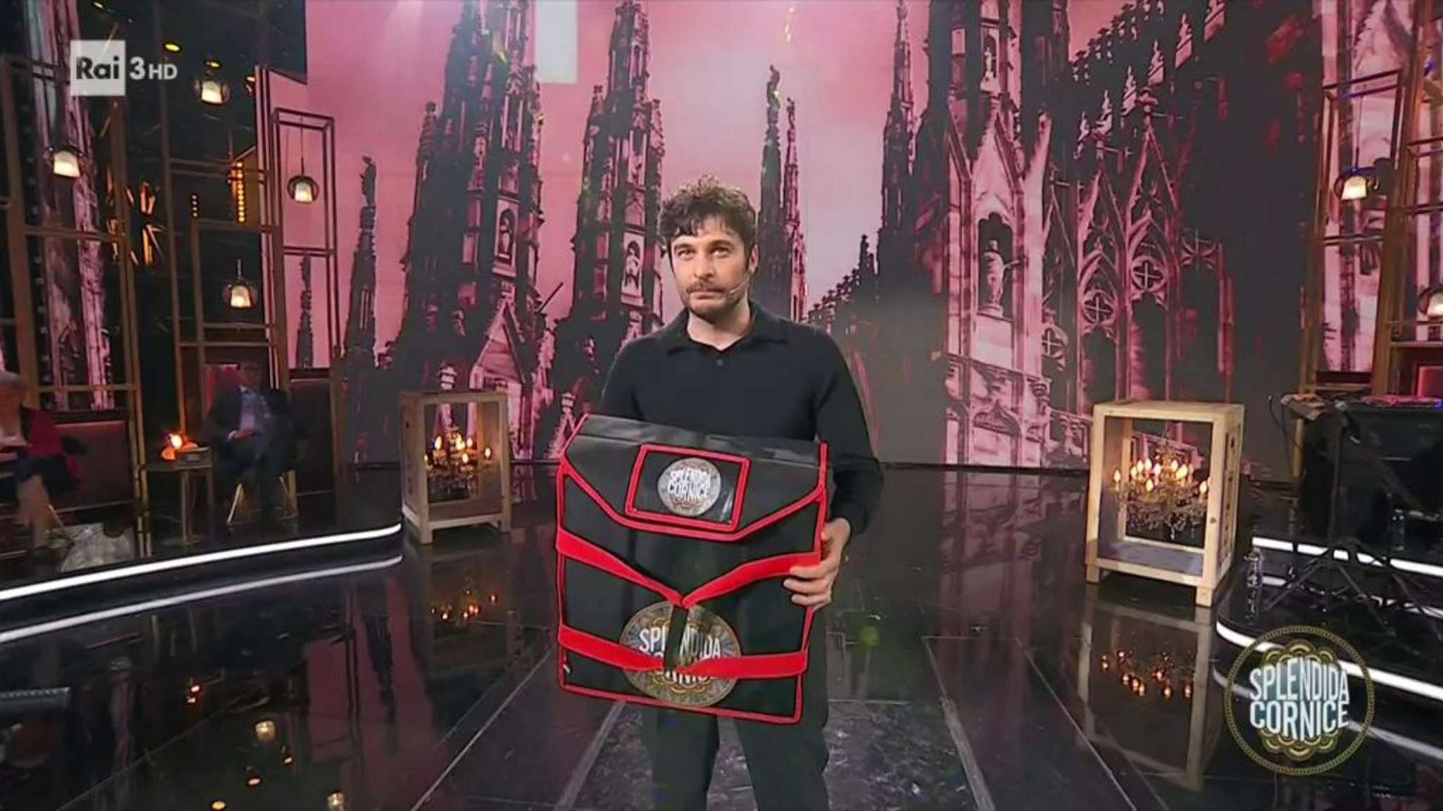 Lino Guanciale a Splendida Cornice nel monologo "La Classe Operaia Non ...