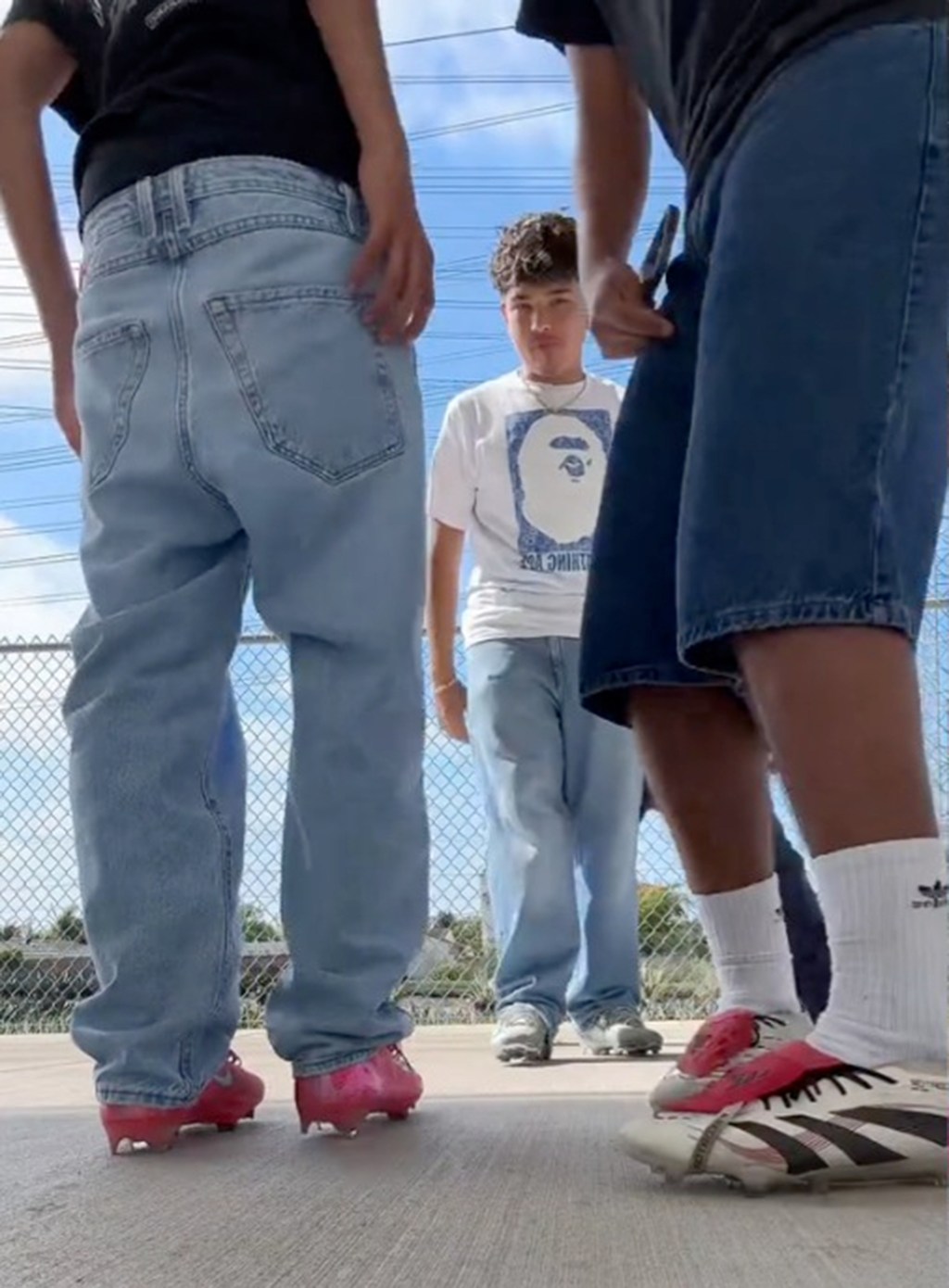 Men are getting off on the wrong foot with this bizarre fashion trend ...