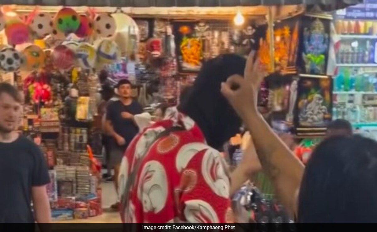 Video: Thai Woman Flicked Cockroach Off Man's Head, Then This Happened