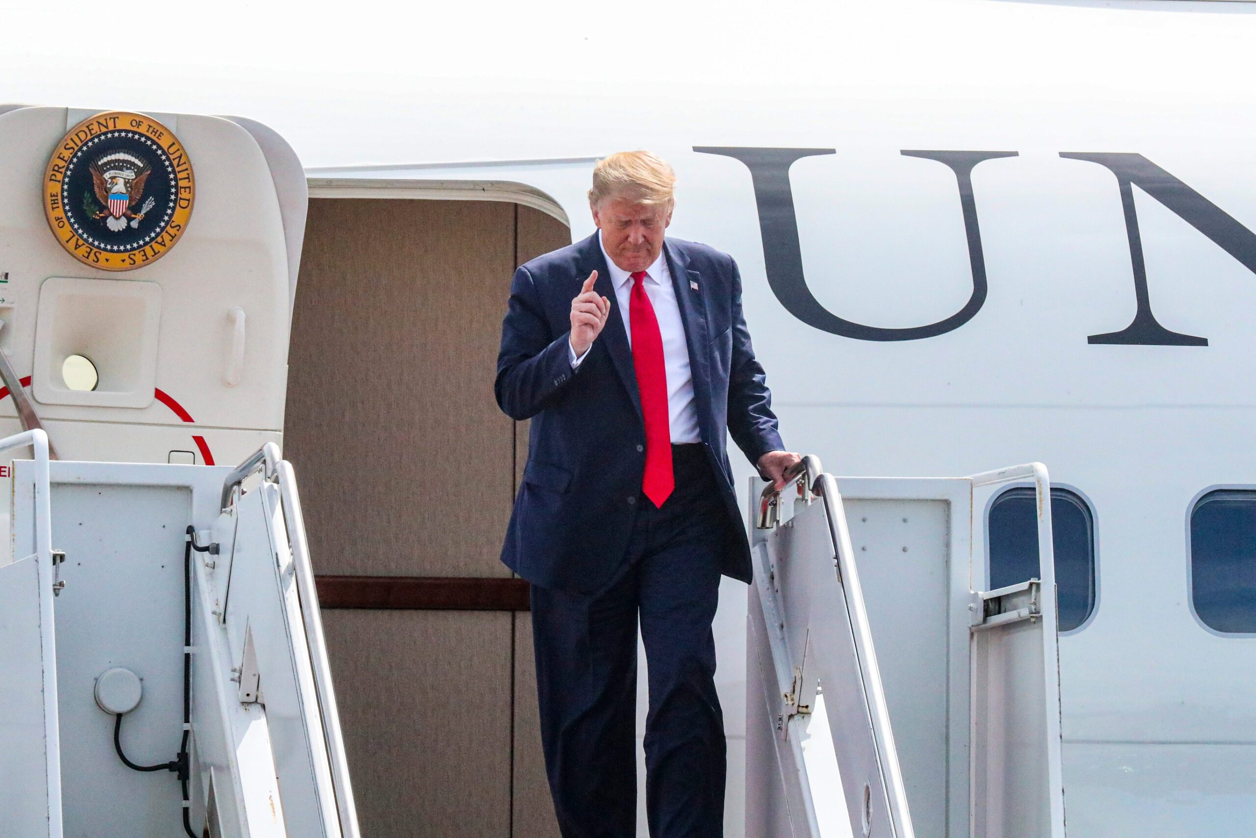 Schumer Slams Trump’s $400M Luxury Jet from Qatar