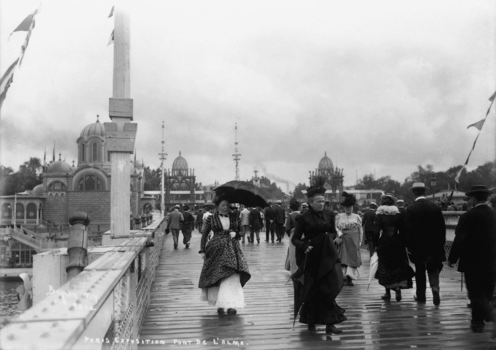 Rare Photographs of Paris in the Belle Époque