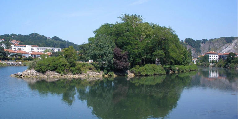 The island between Spain and France that swaps countries every six months