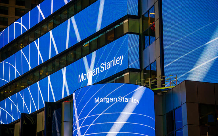 Morgan Stanley: Ανάπτυξη 2% έως το 2027 στην Ελλάδα – Στην κορυφή του ...