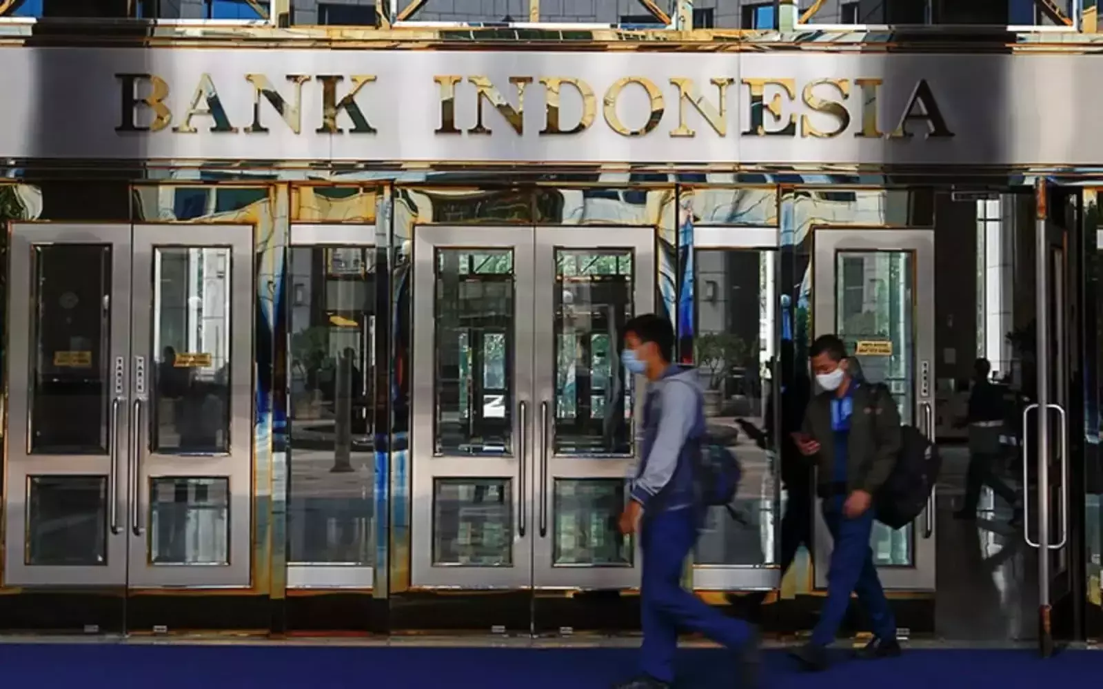 Indonesia’s central bank unveils surprise rate hike to stem rupiah rout