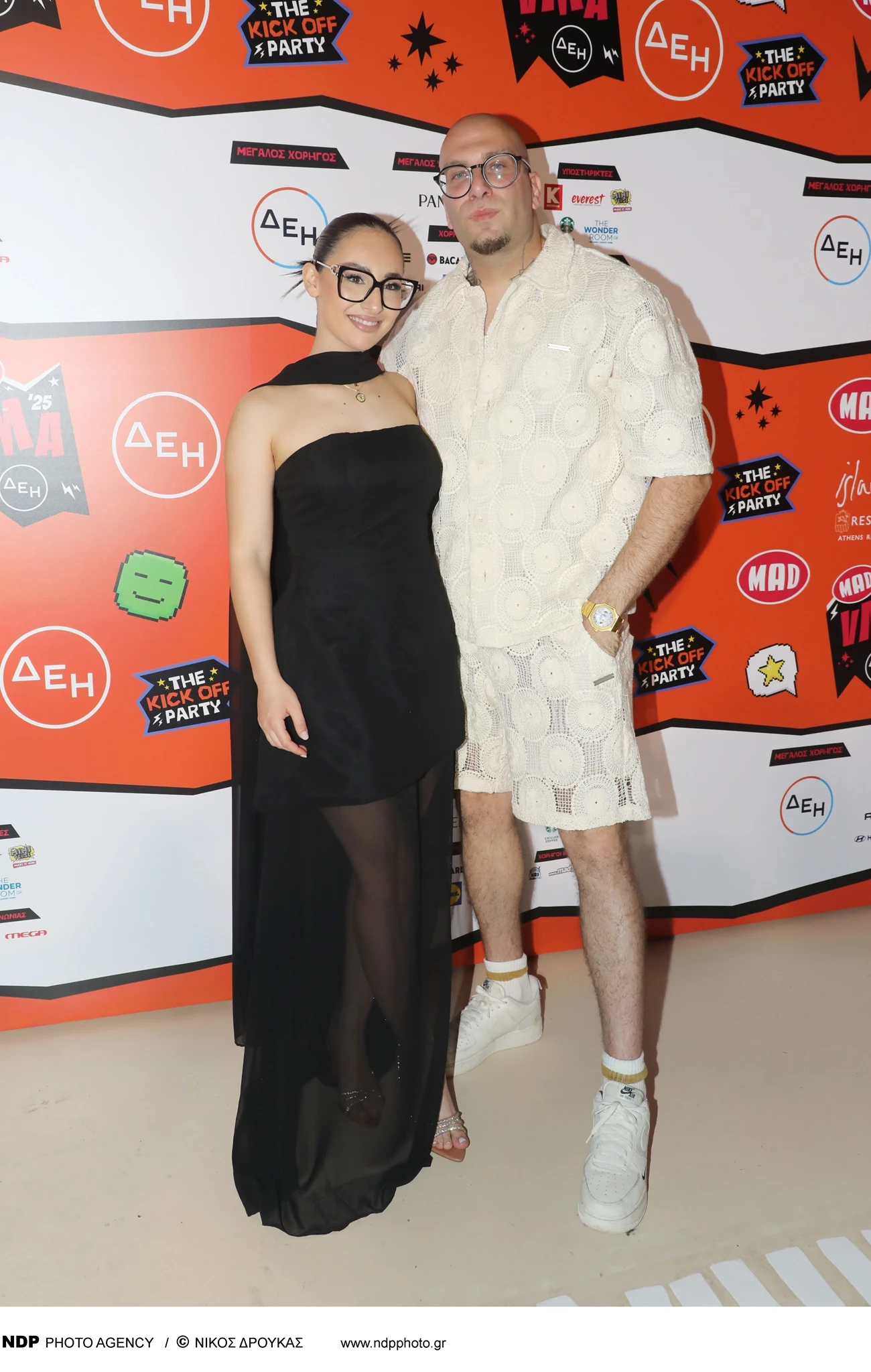 Με τον "φύλακα άγγελό της" | Η Klavdia σε βραδινή έξοδο μαζί με τον ...