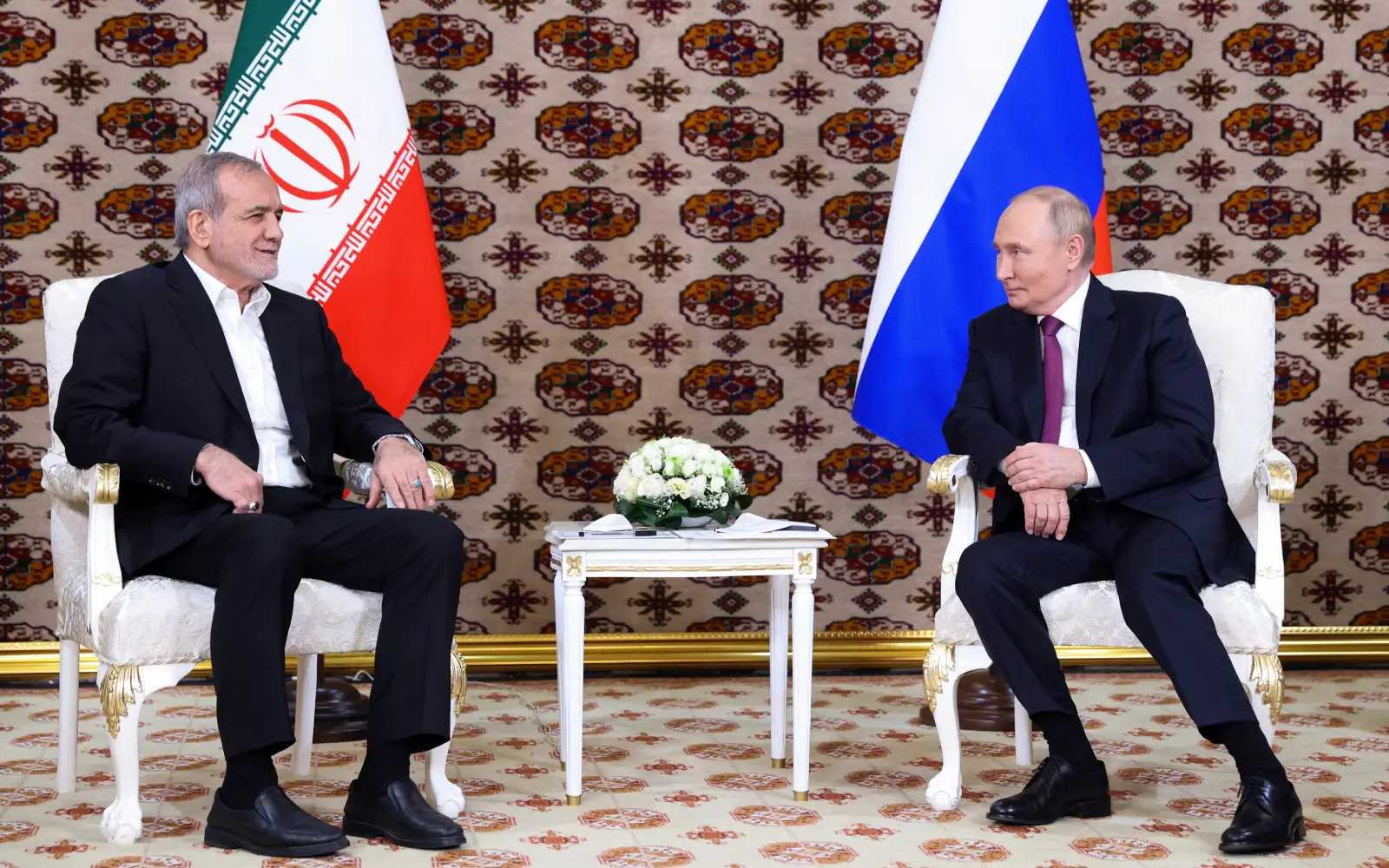 Iran parliament approves strategic pact with Russia