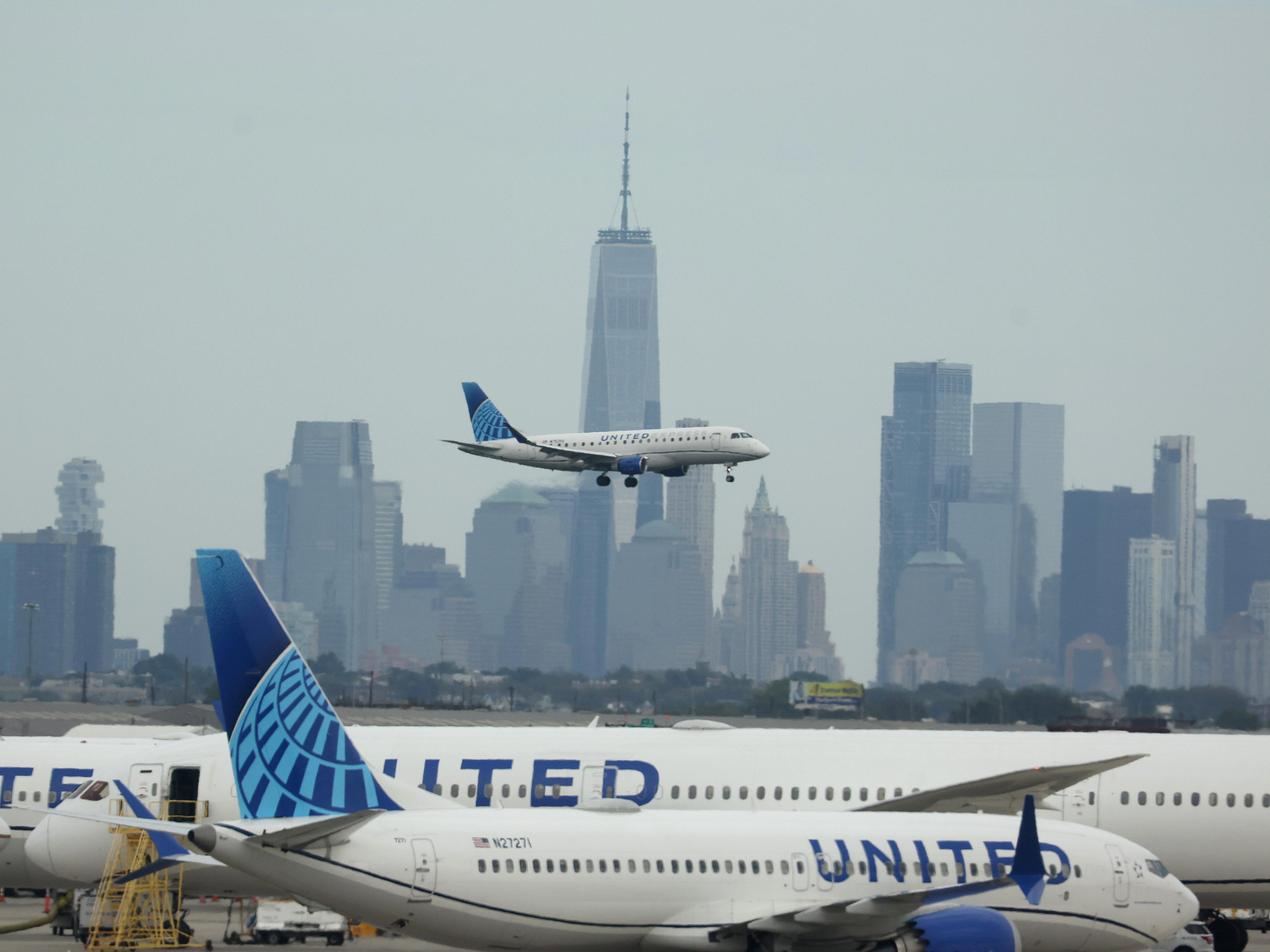 FAA imposes Newark flight cuts in a bid to reduce congestion and delays ...