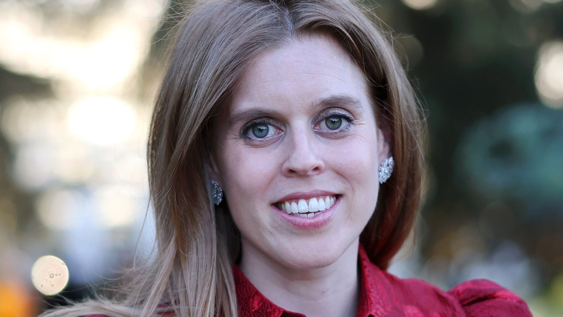 Princess Beatrice shines at the Chelsea Flower show - and her red hair ...