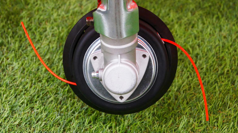 The Weedeater Hack You Need For An Easier Time Cleaning Up Your Lawn