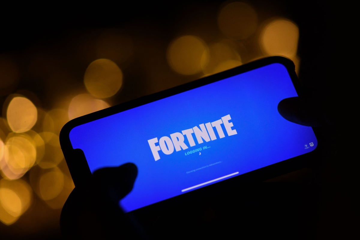 Man sues Minecraft and Fortnite for gaming addiction