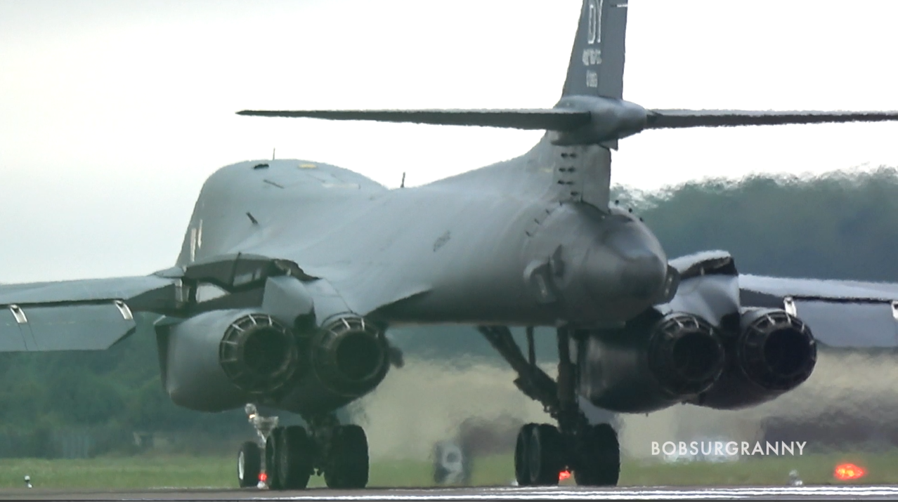 B-1B Lancer Ignites Afterburners – Watch the Rear Blast in Full Force