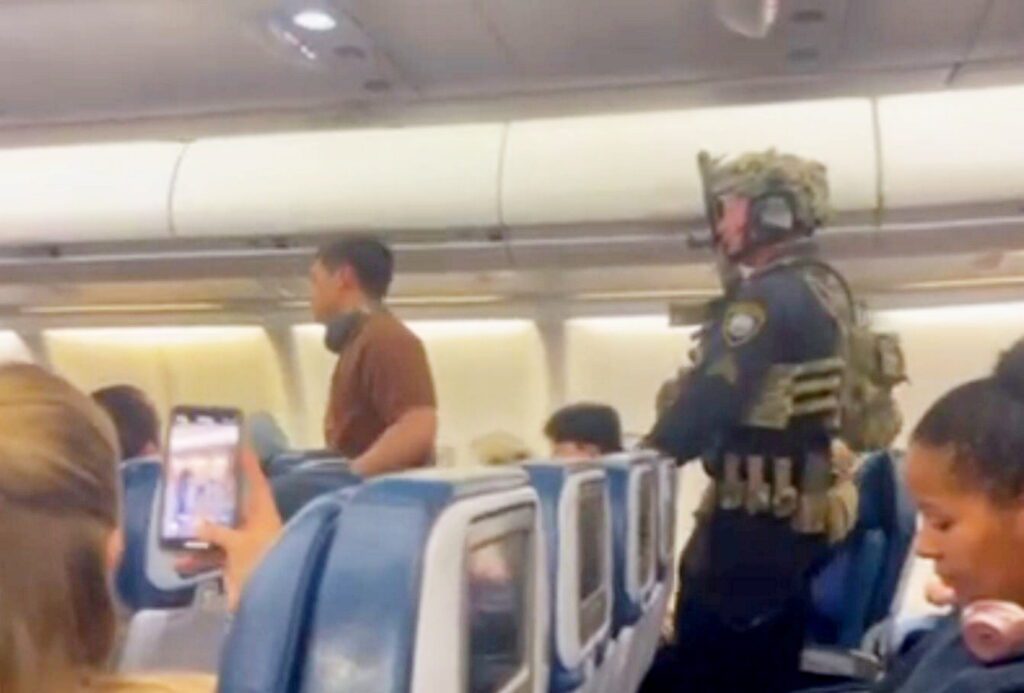 SWAT remove man from Hawaiian Airlines flight after false bomb threat