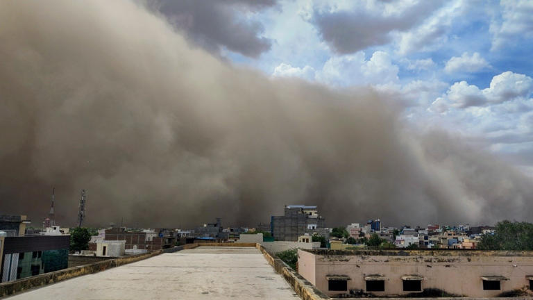 Dust Storm In Delhi-NCR: Heavy Rain Lashes Parts Of Capital, Noida Sees Massive Storm