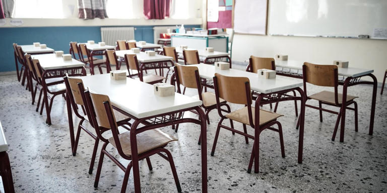 Καθηγητής έπιασε τα δάχτυλα μαθητή με κόφτη σε κατάληψη στο Χαλάνδρι ...