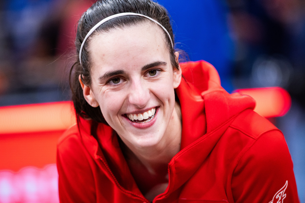 Caitlin Clark Debuts Signature Nike Sneakers Dedicated to Dog Bella in ...