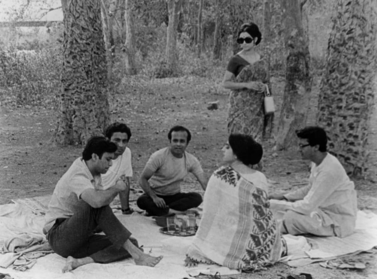 Memory Game Scene In Satyajit Ray’s Aranyer Din Ratri Has A Chilling ...