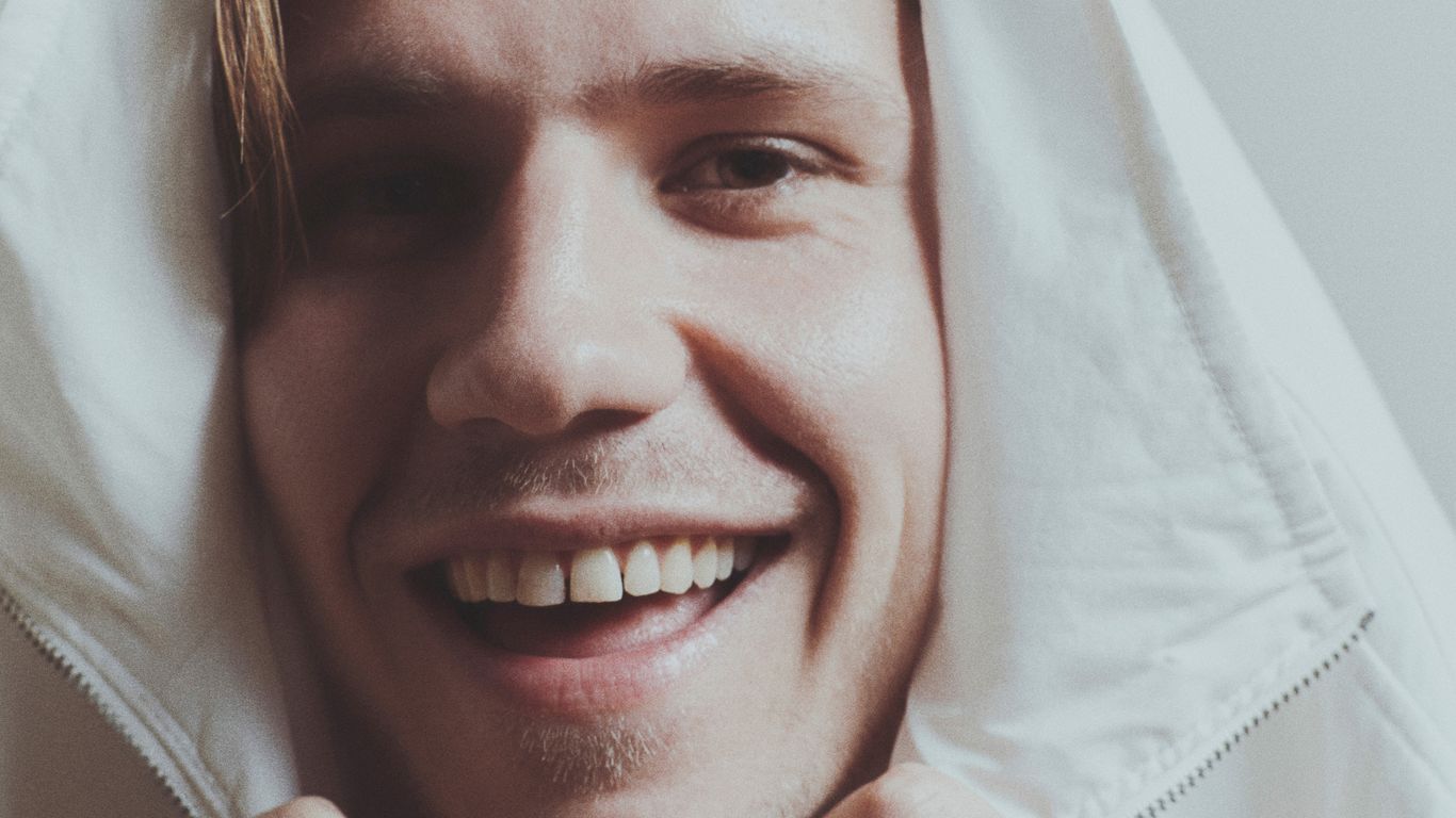 Qui est Abraham Wapler, révélation de *La Venue de l'avenir*, le ...