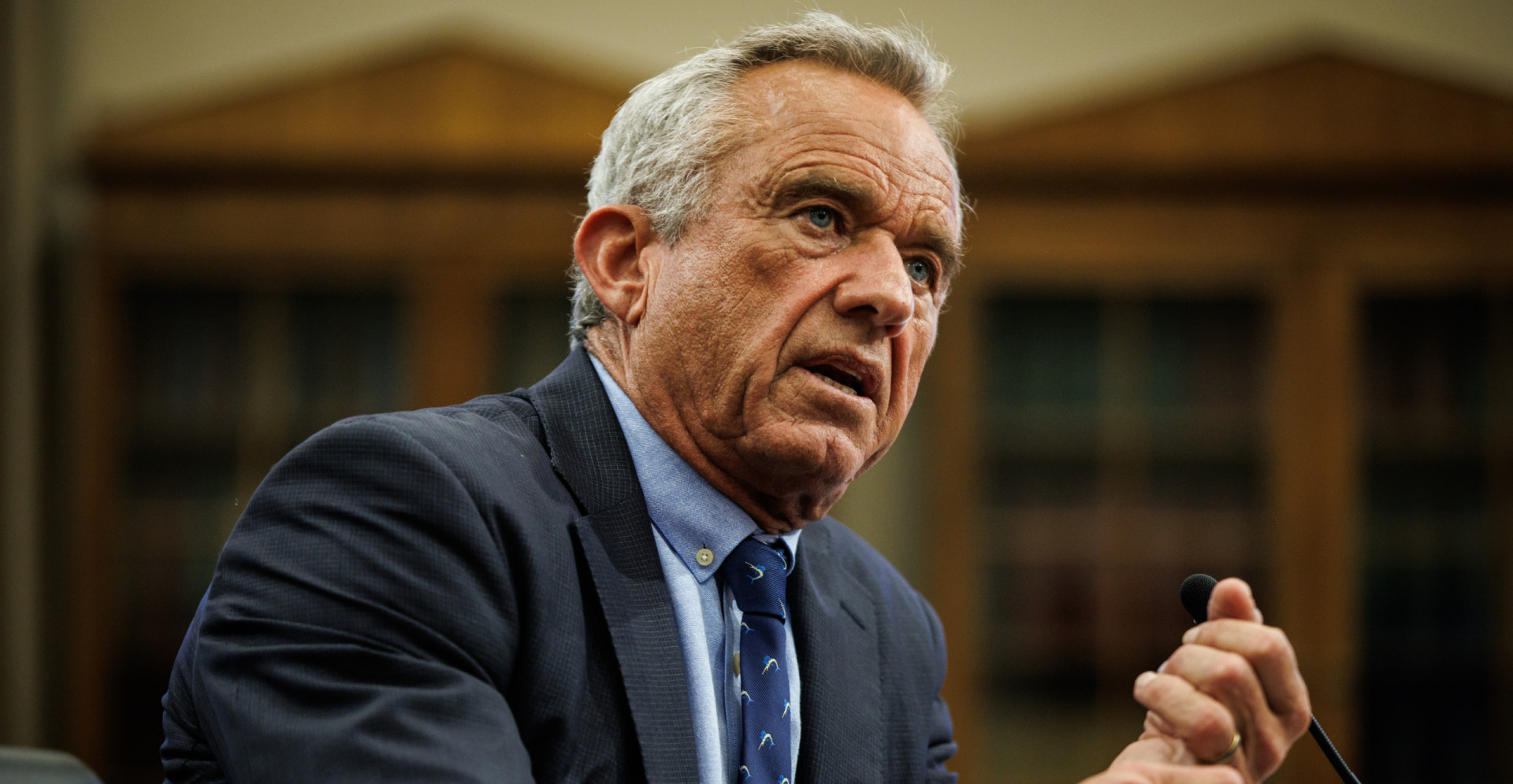 New rules limit COVID shots to high-risk groups in US