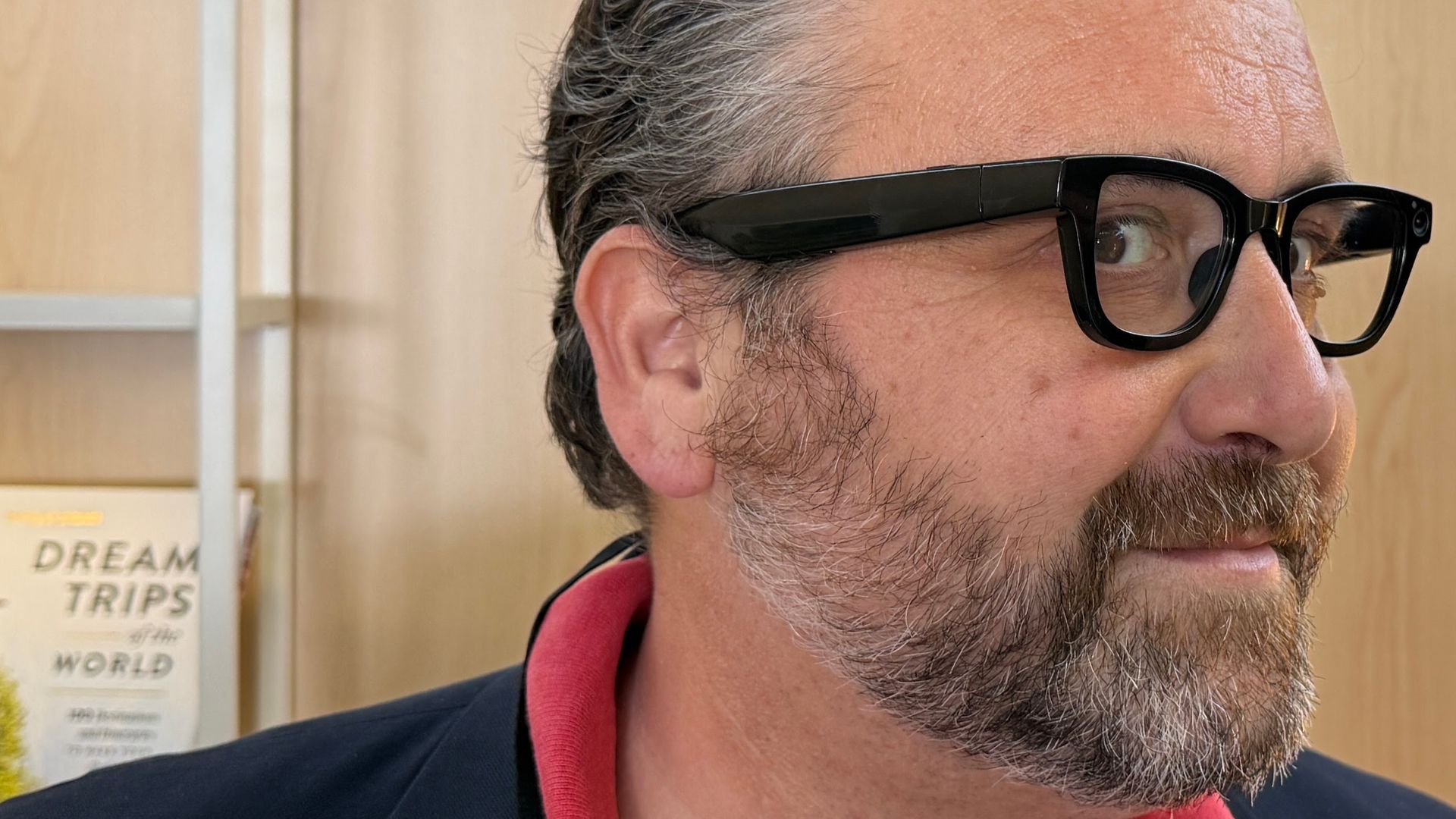 I tried Google's Android XR prototype and they can't do much but Meta ...