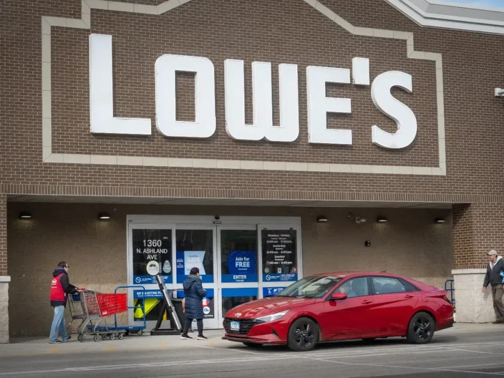 Lowe’s Stock Edges Lower Despite Q1 Earnings Beat, Steady Guidance