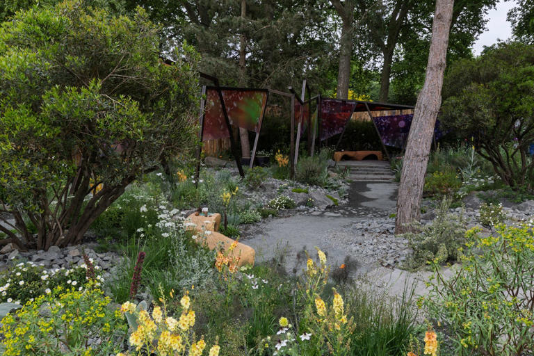 Severe delays on the M62 with one lane closed Eastbound between J22 and J23