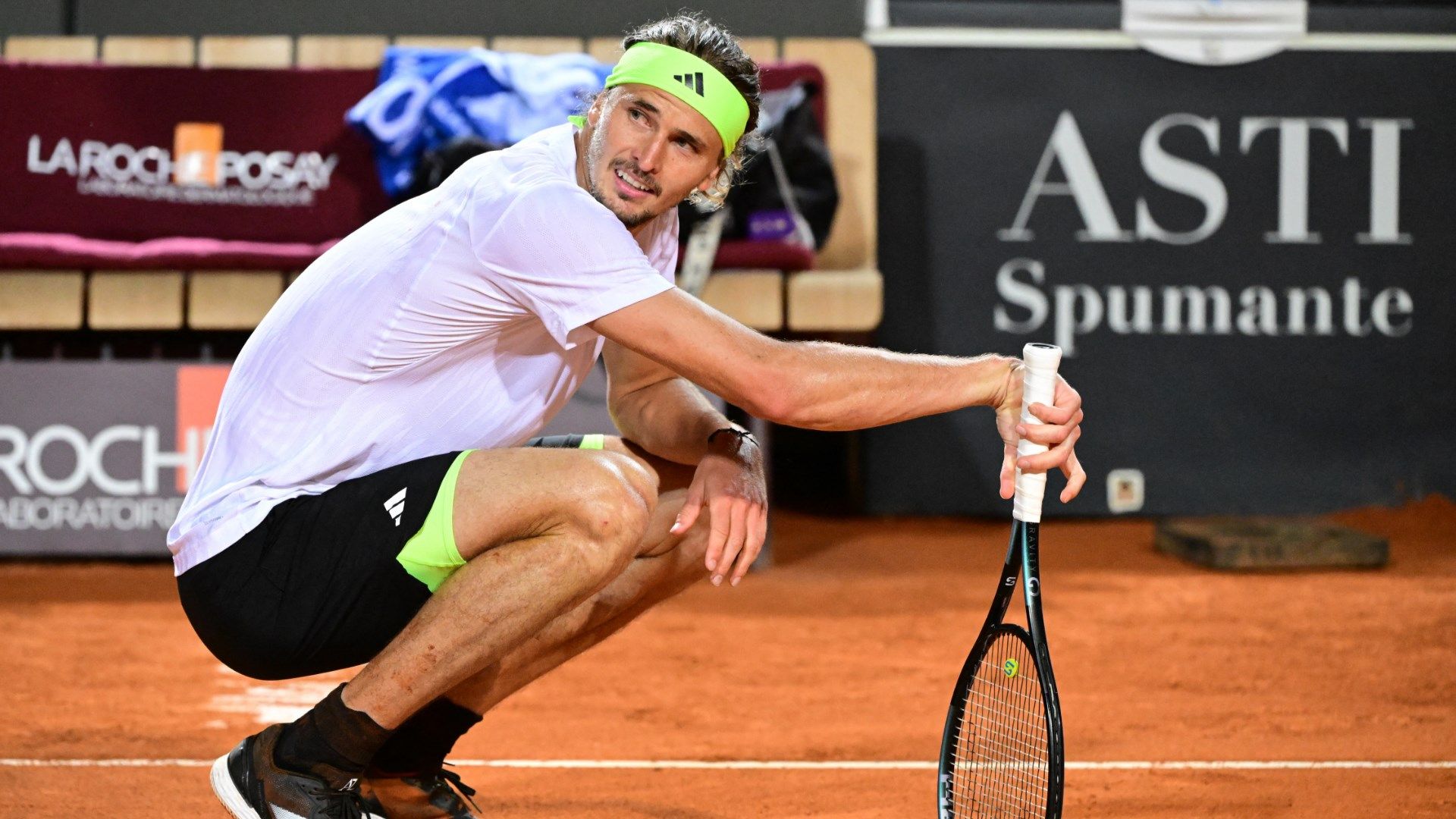 "Habe 37 Mal gekotzt": Angeschlagener Alexander Zverev verpatzt die ...