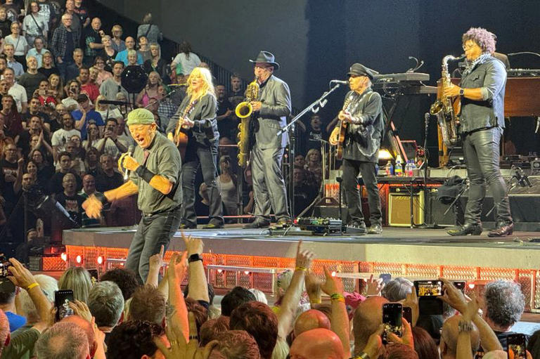 'The boss has nicked me hat' - Bruce Springsteen fan's delight as ...