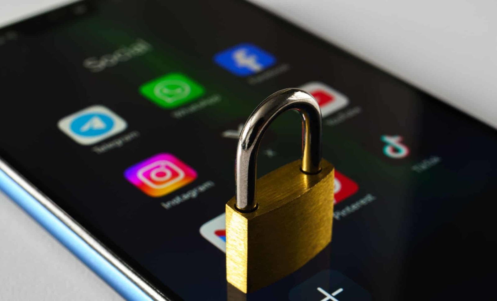 Half of U.S. States Enforce Cellphone Rules in Schools as More Join the ...