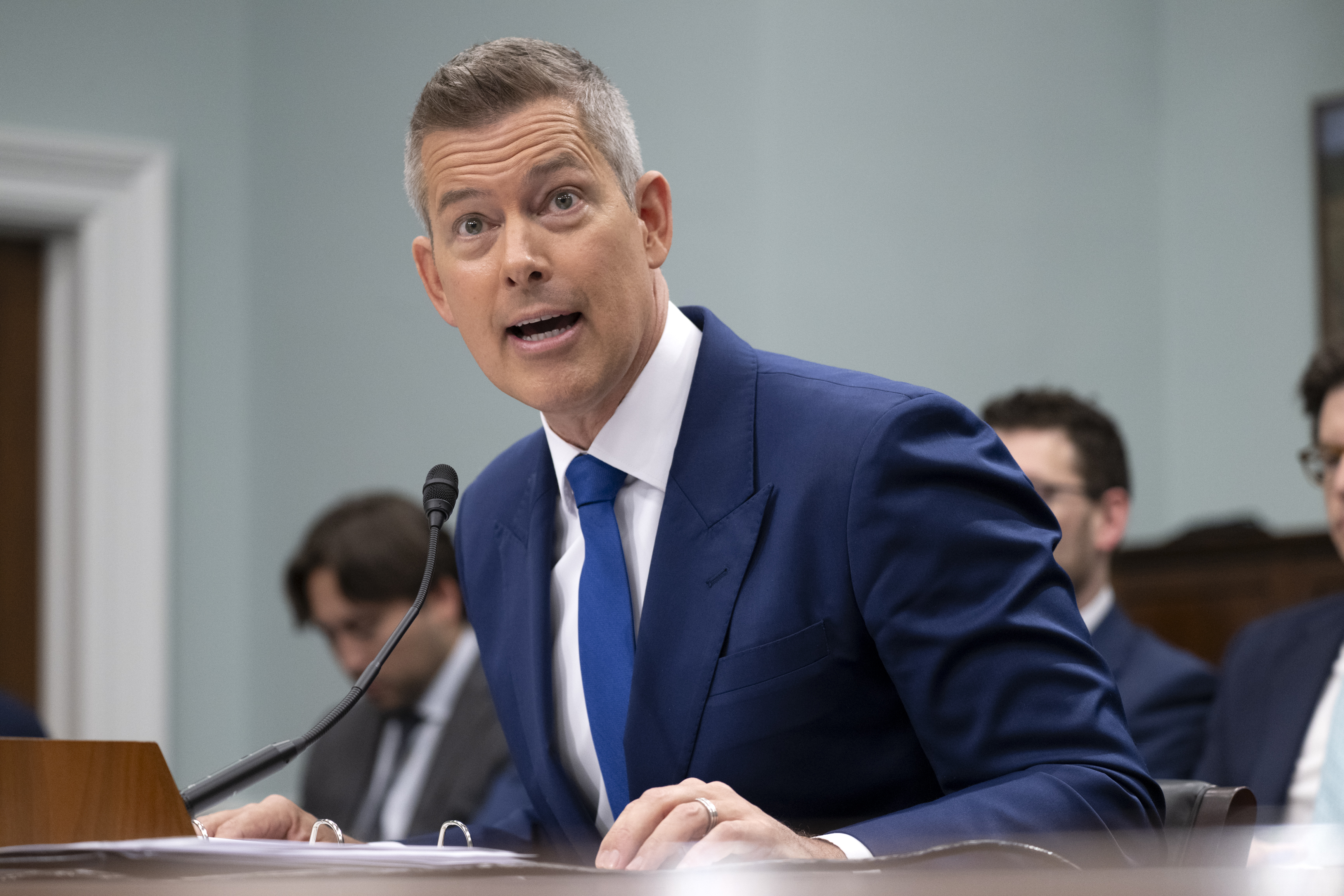 FAA extends Newark flight limits over construction, safety concerns