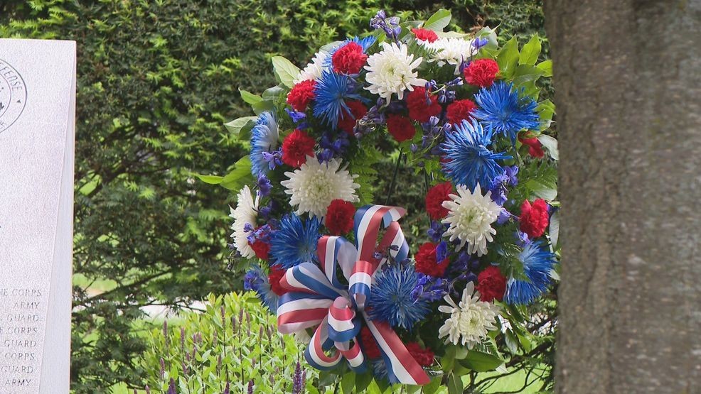 Leaders honor fallen service men and women at wreath-laying ceremony at ...
