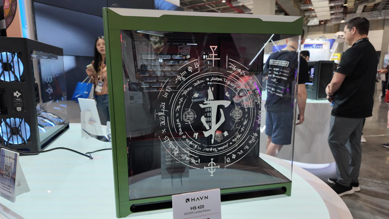 Havn's Doom special edition PC case offers not one, but two sets of ...