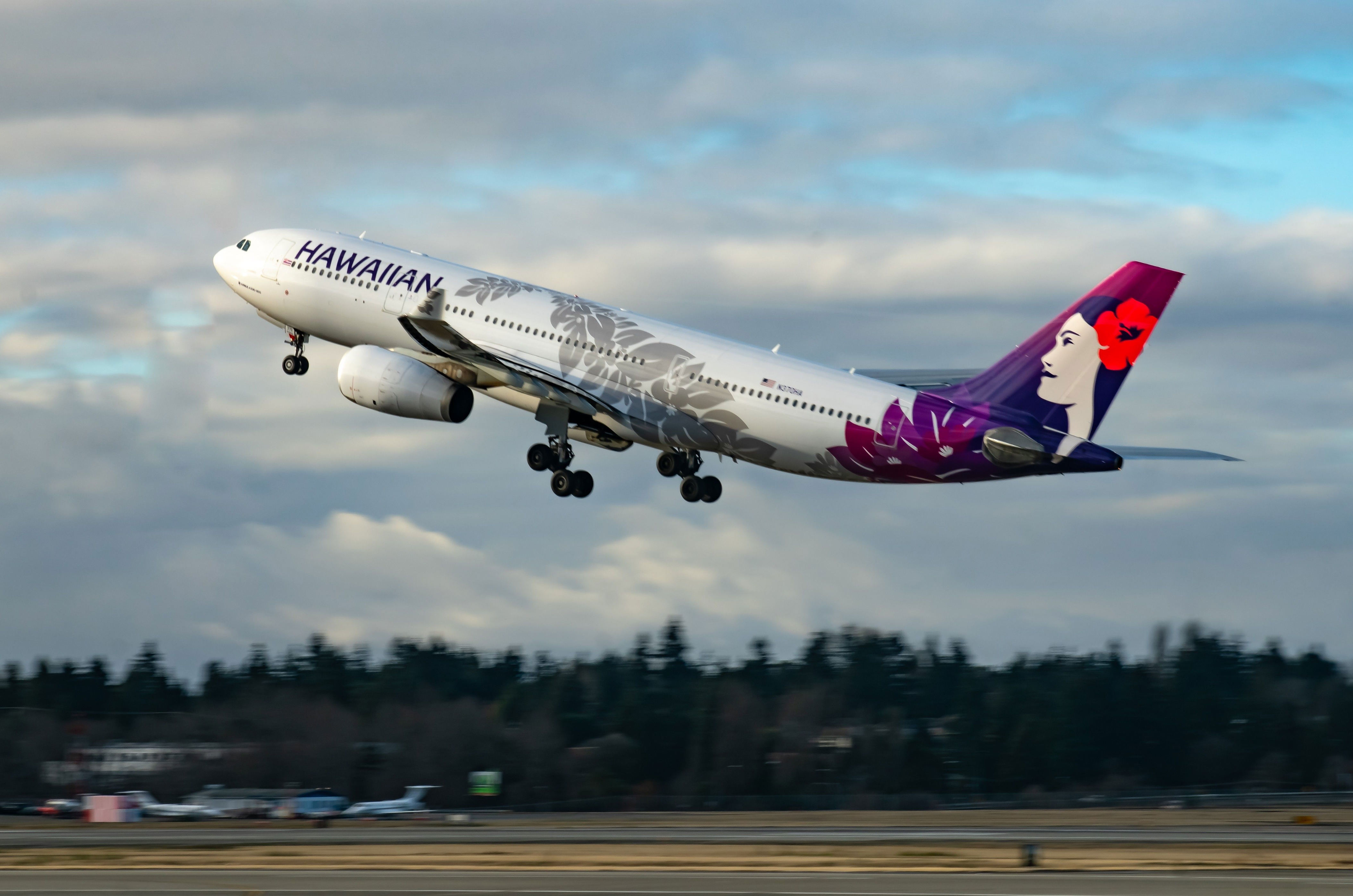 Bomb Threat Forces Hawaiian Airlines Airbus A330-200 Evacuation In San ...