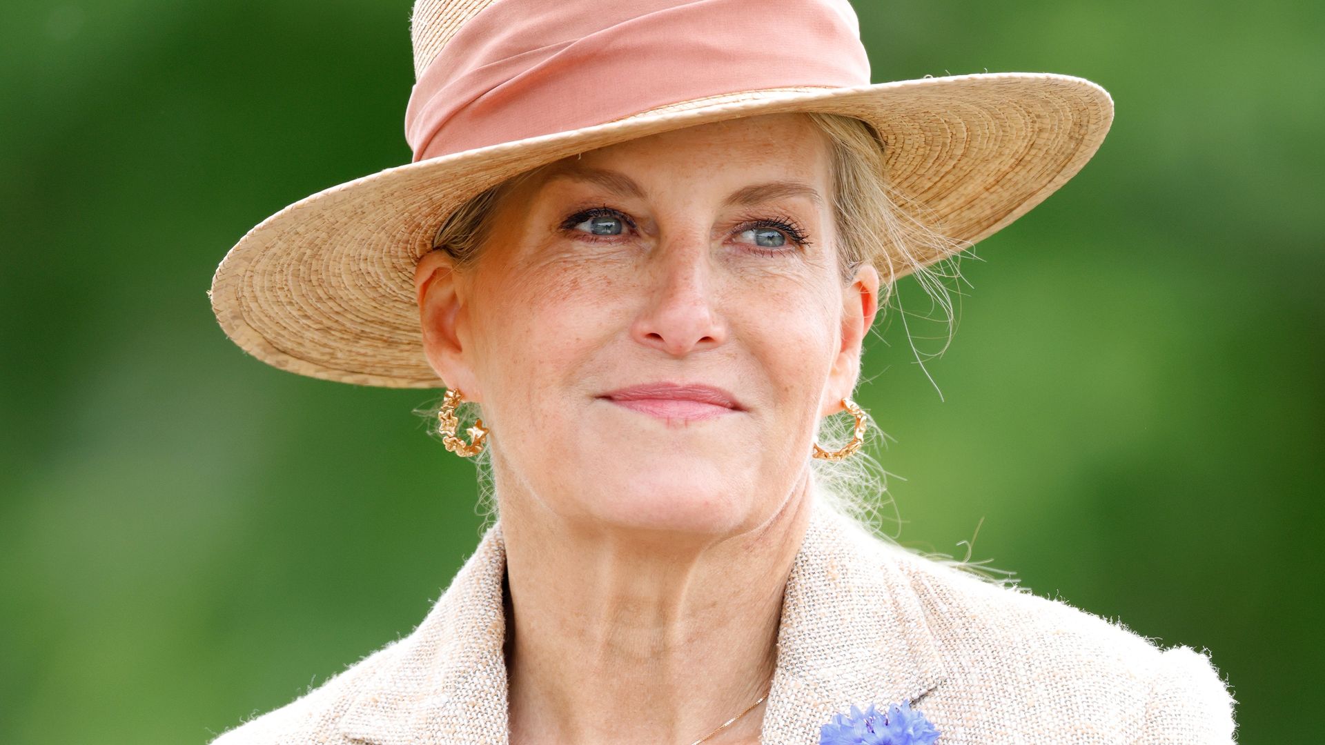 We'll never ditch white summer suits, but Duchess Sophie's blush pink ...