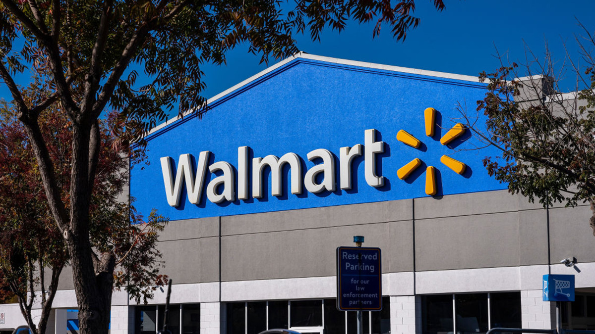 Walmart is selling a 'convenient' $80 wireless CarPlay adapter for $33 ...