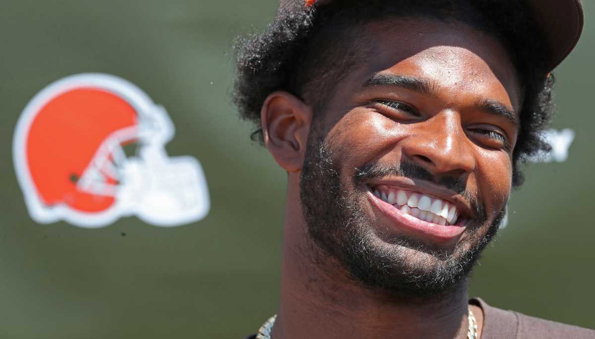 Former Pro Bowl QB drops bold take on Shedeur Sanders’ NFL future