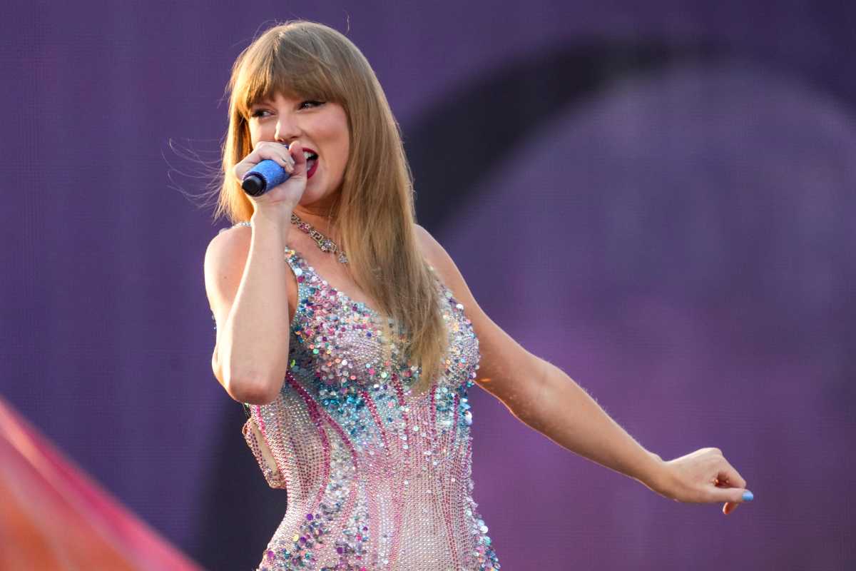 Fans Have Strong Reactions to Taylor Swift Losing Big Award