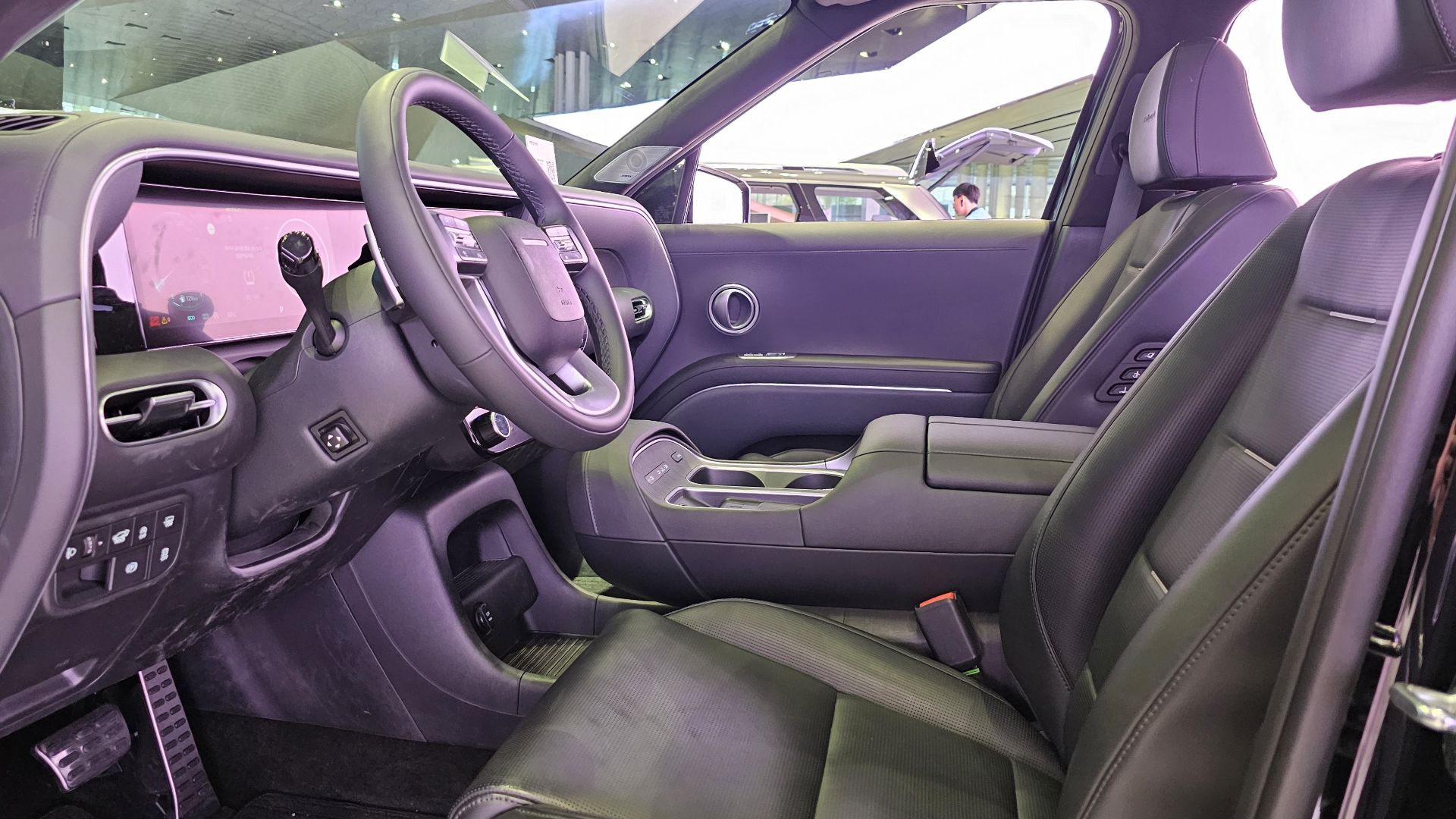 10 Cars With The Worst Seats & 10 With Incredible Ones