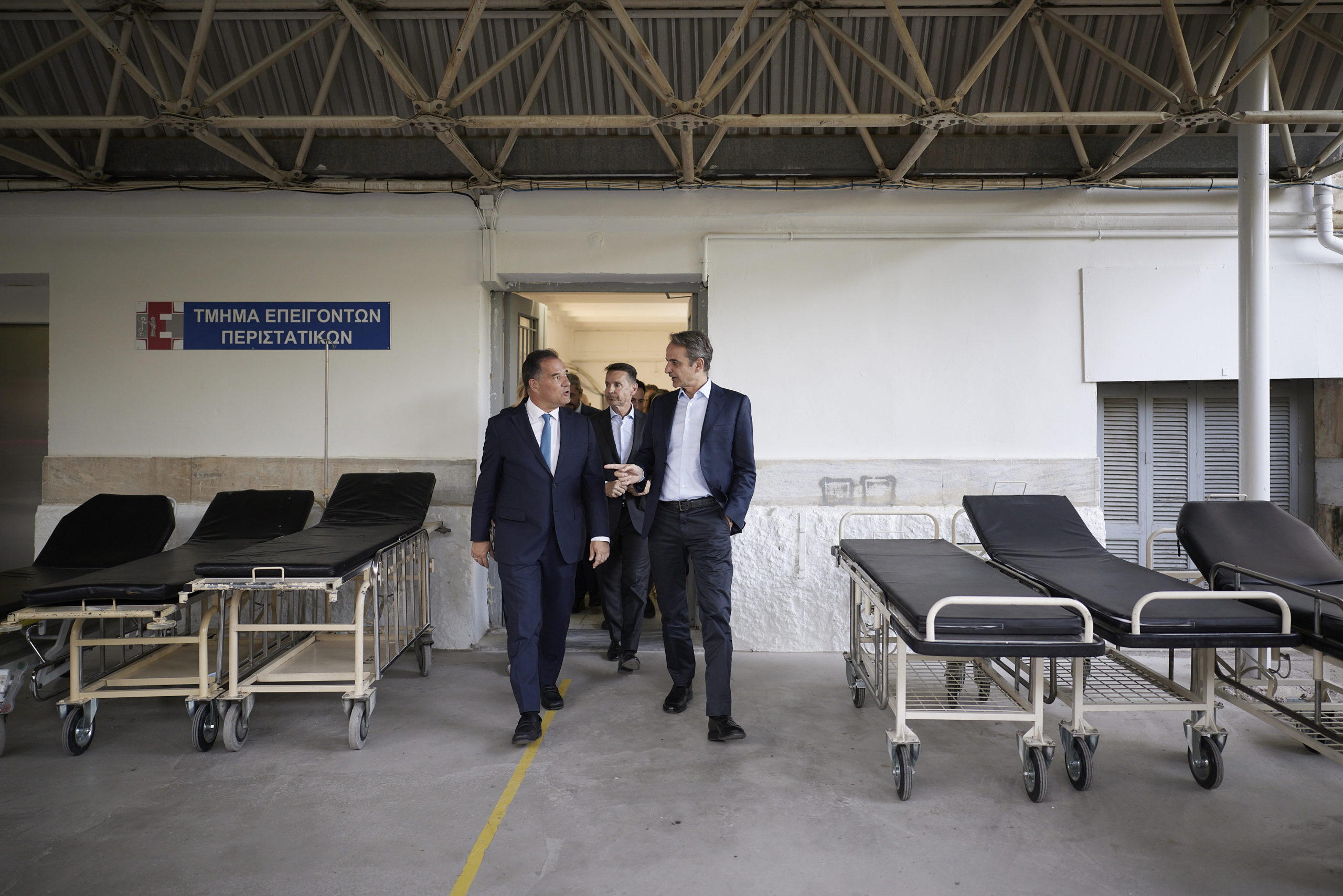 Επίσκεψη Μητσοτάκη στον «Ευαγγελισμό»: Ενημερώθηκε για το «βραχιολάκι ...