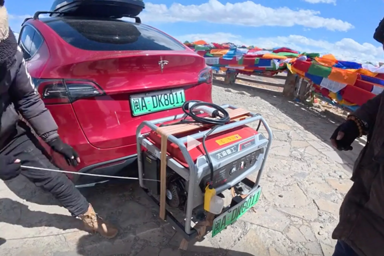 Instala un generador de gasolina en la parte trasera de su Tesla Model ...