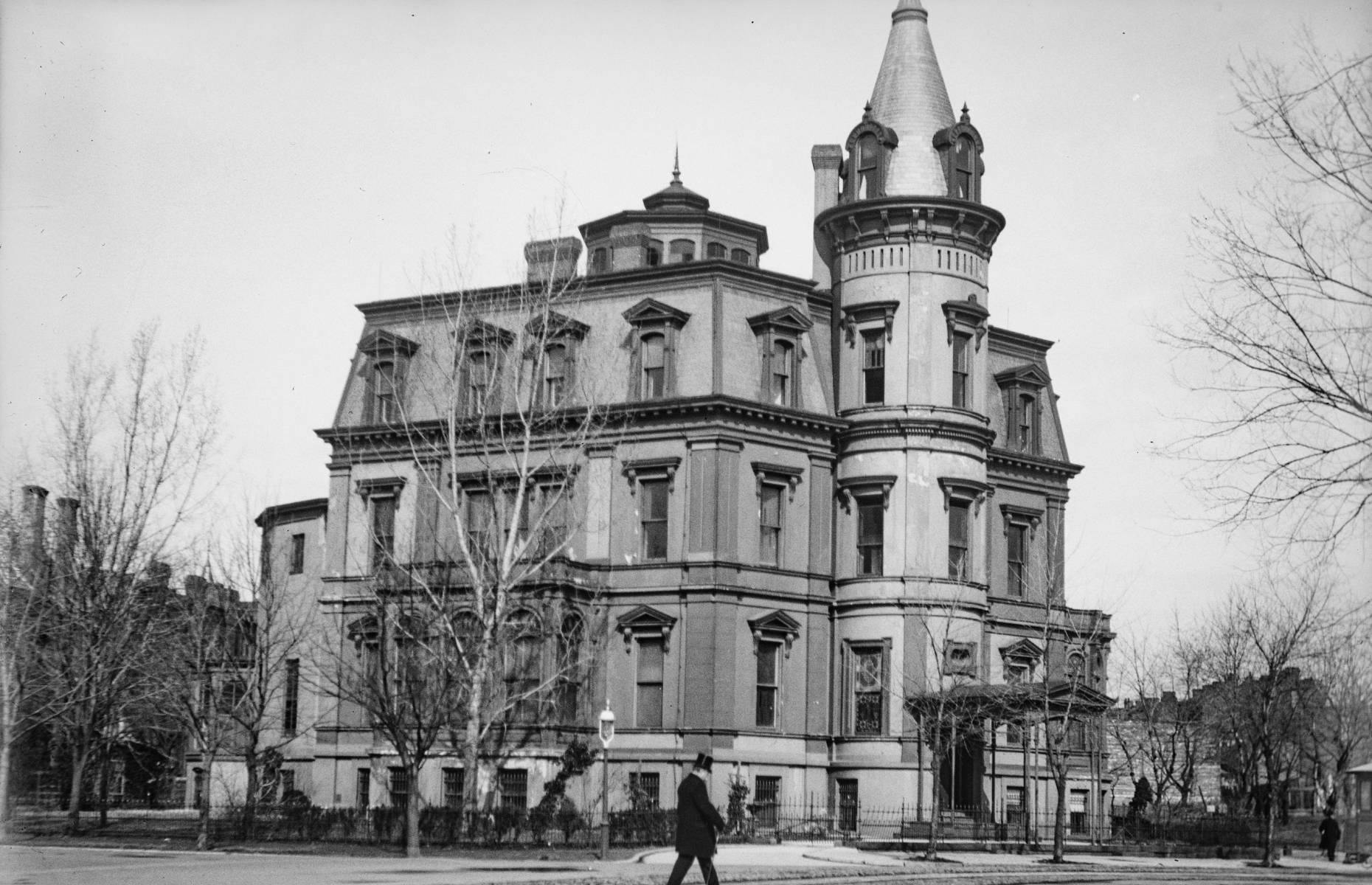 10 amazing American mansions lost to time