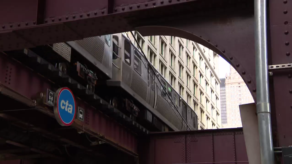 Chicago transit workers rally downtown as RTA fiscal cliff looms