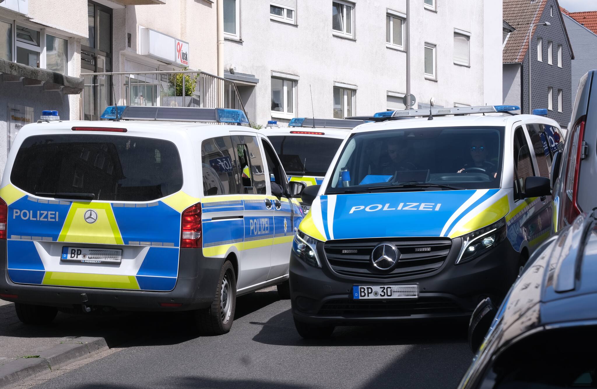 Deutsch-chinesische Schleuserbande: Bundespolizei durchsucht mehrere ...