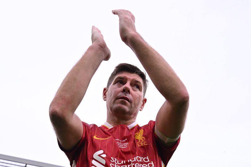 Steven Gerrard pays emotional tribute to Liverpool hero Pepe Reina ...