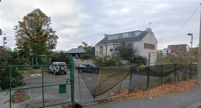 Ten new homes and two commercial units proposed to replace used car ...