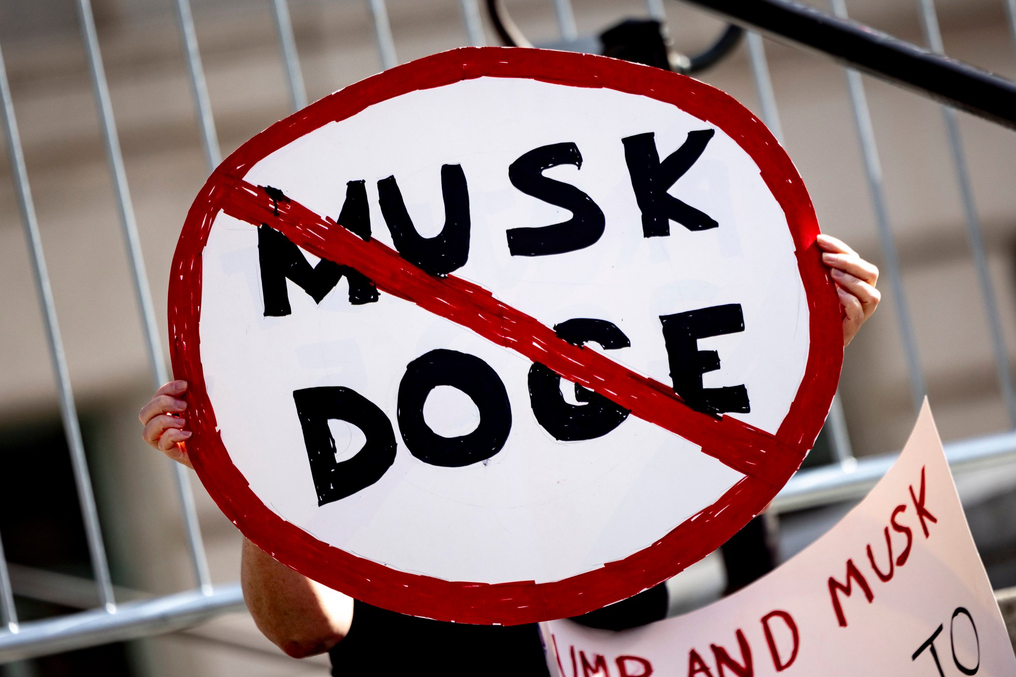 Trump administration urges Supreme Court to shield Musk’s Doge from ...